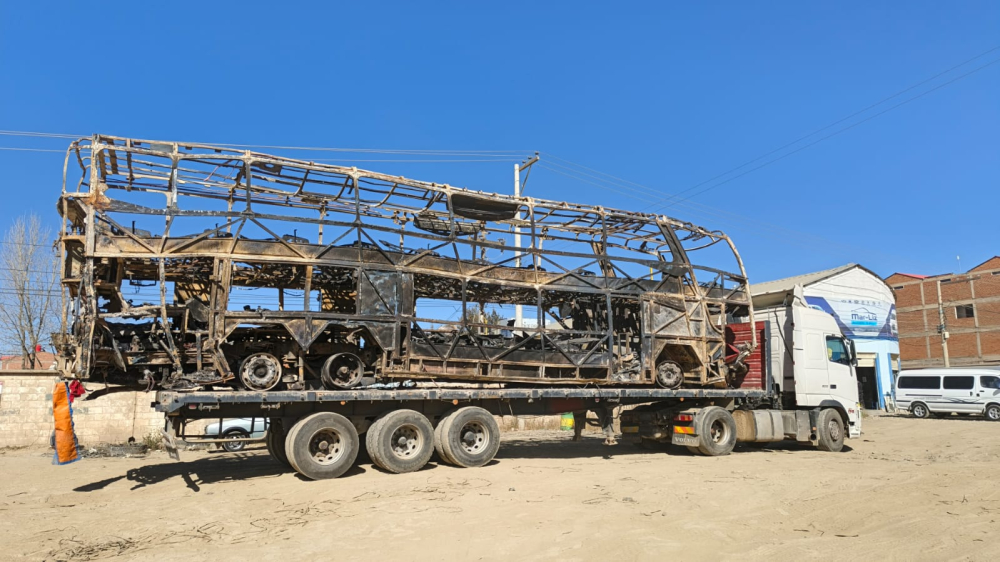 Deudas y desesperación: Dueño de bus incendiado clama por reposición de ...